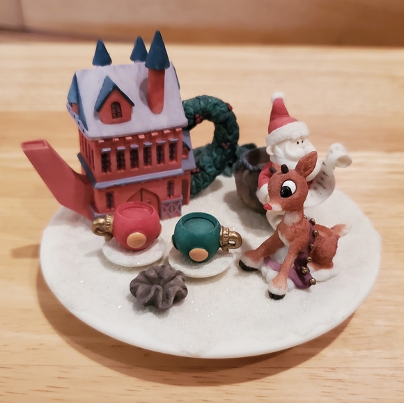 Enesco | Holiday | Copy Santa Mini Tea Set Rudolph And Misfit Toys ...